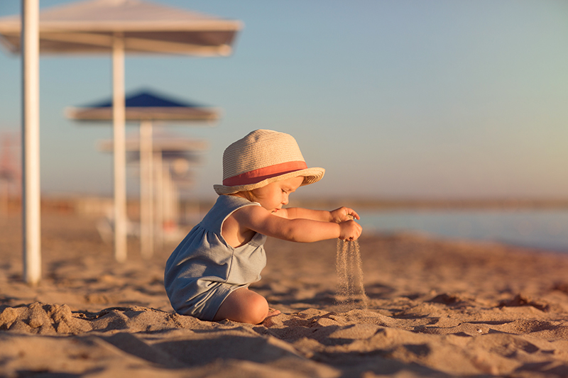 Consejos imprescindibles para ir a la playa con tu bebé