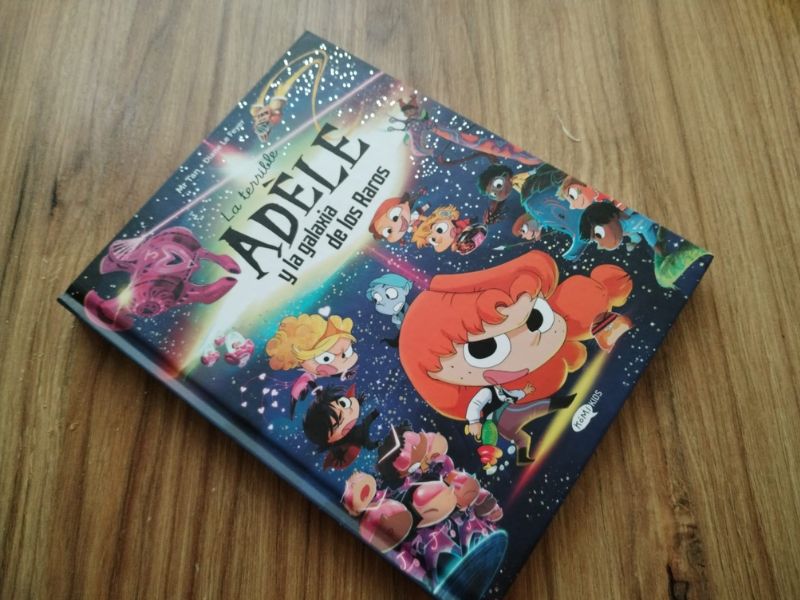 La terrible Adèle y la galaxia de los raros. Una novela larga en formato cómic